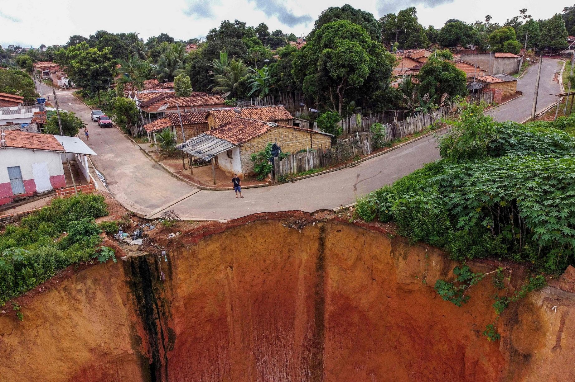 Enormes socavones de tierra podrían tragarse una ciudad de 73.000 ...